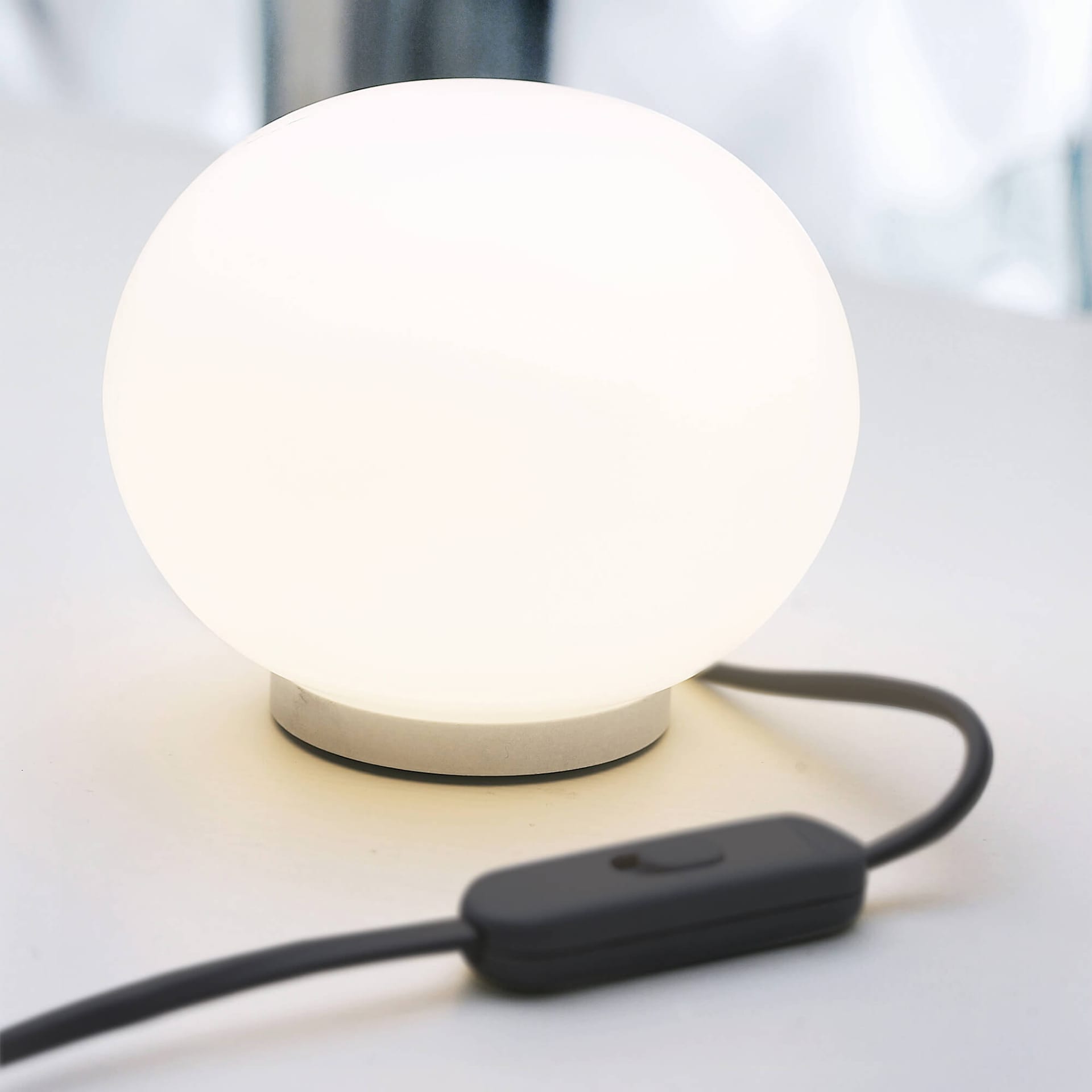 Kjøp Mini Glo-Ball Table fra Flos | nordiskagalleriet.no