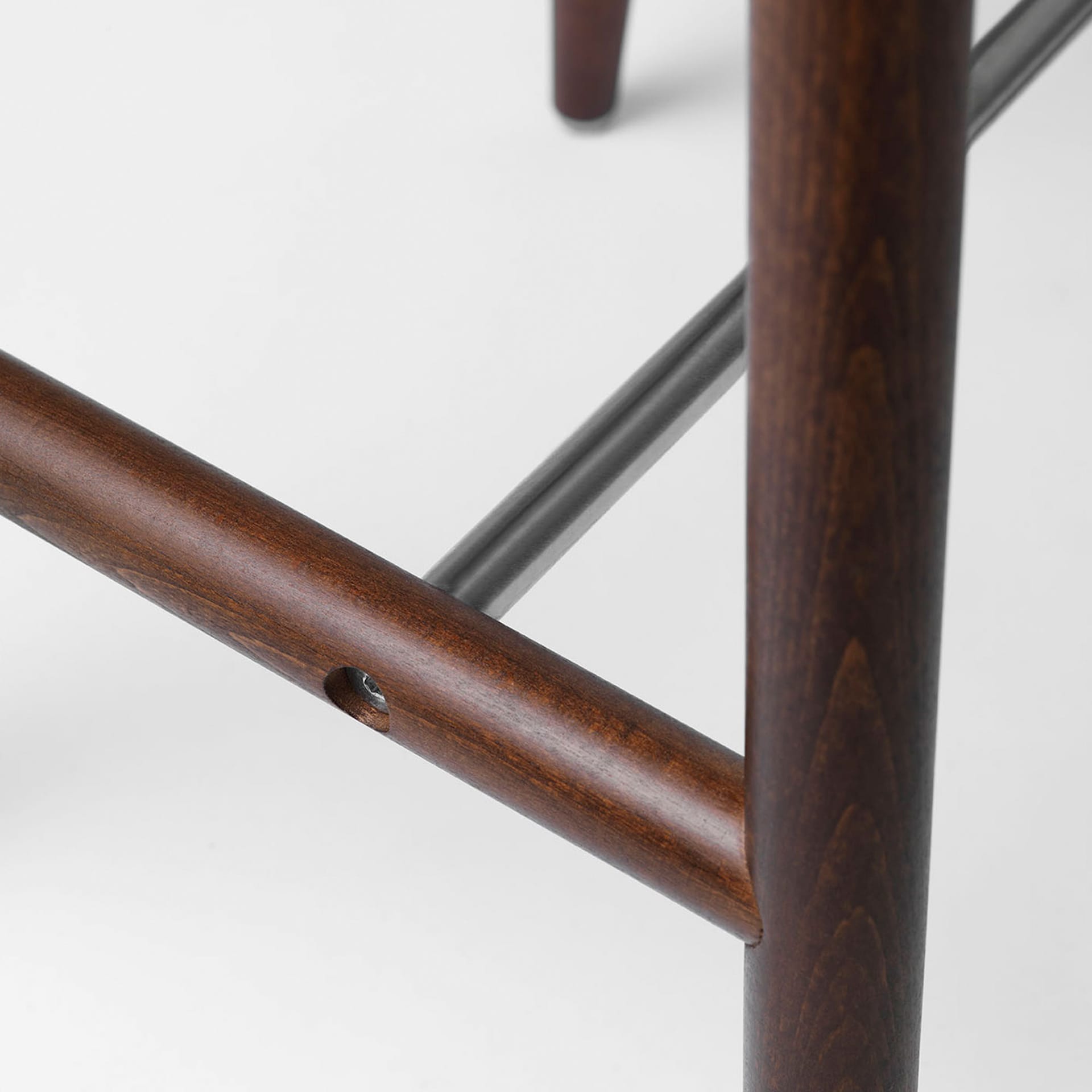 Köp Icha Bar Stool från Massproductions | Nordiska Galleriet