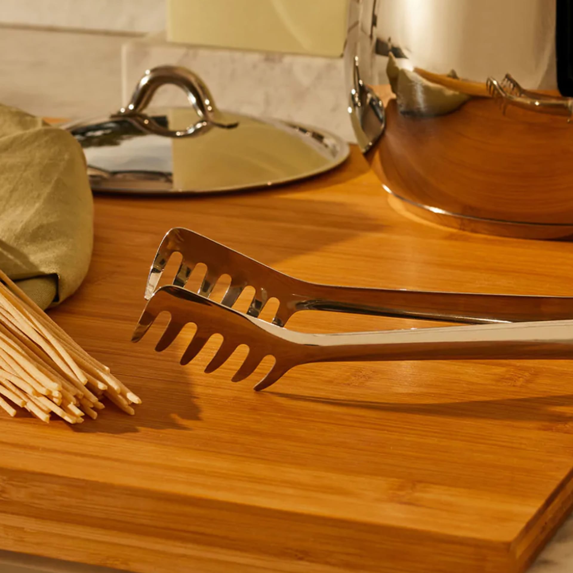 Köp Spaghetti Tongs från Alessi | Nordiska Galleriet
